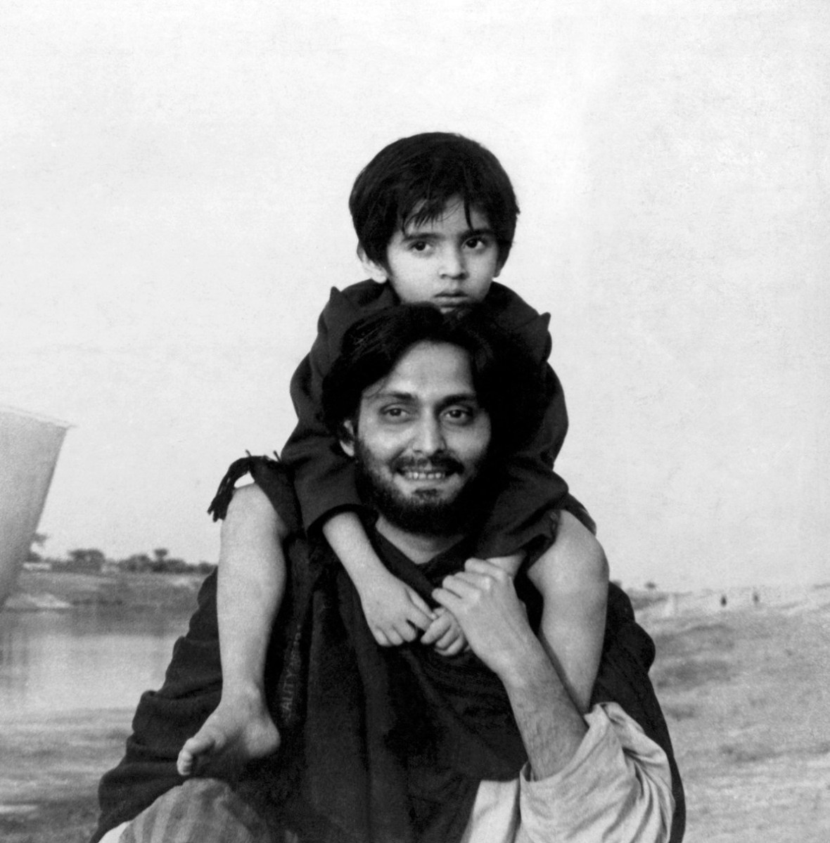 The World of Apu (1959) – The Postmodern Pelican